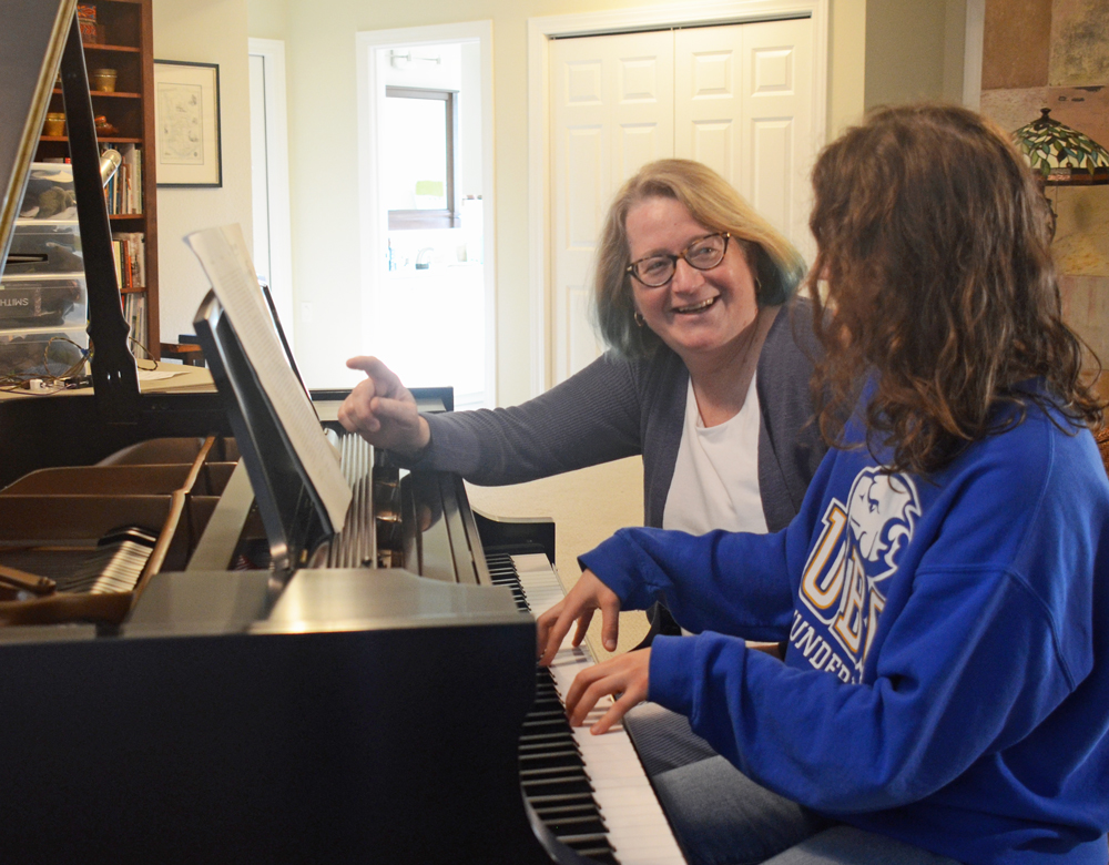 Piano Lessons for Adults – Learn to play the music you love on the piano.